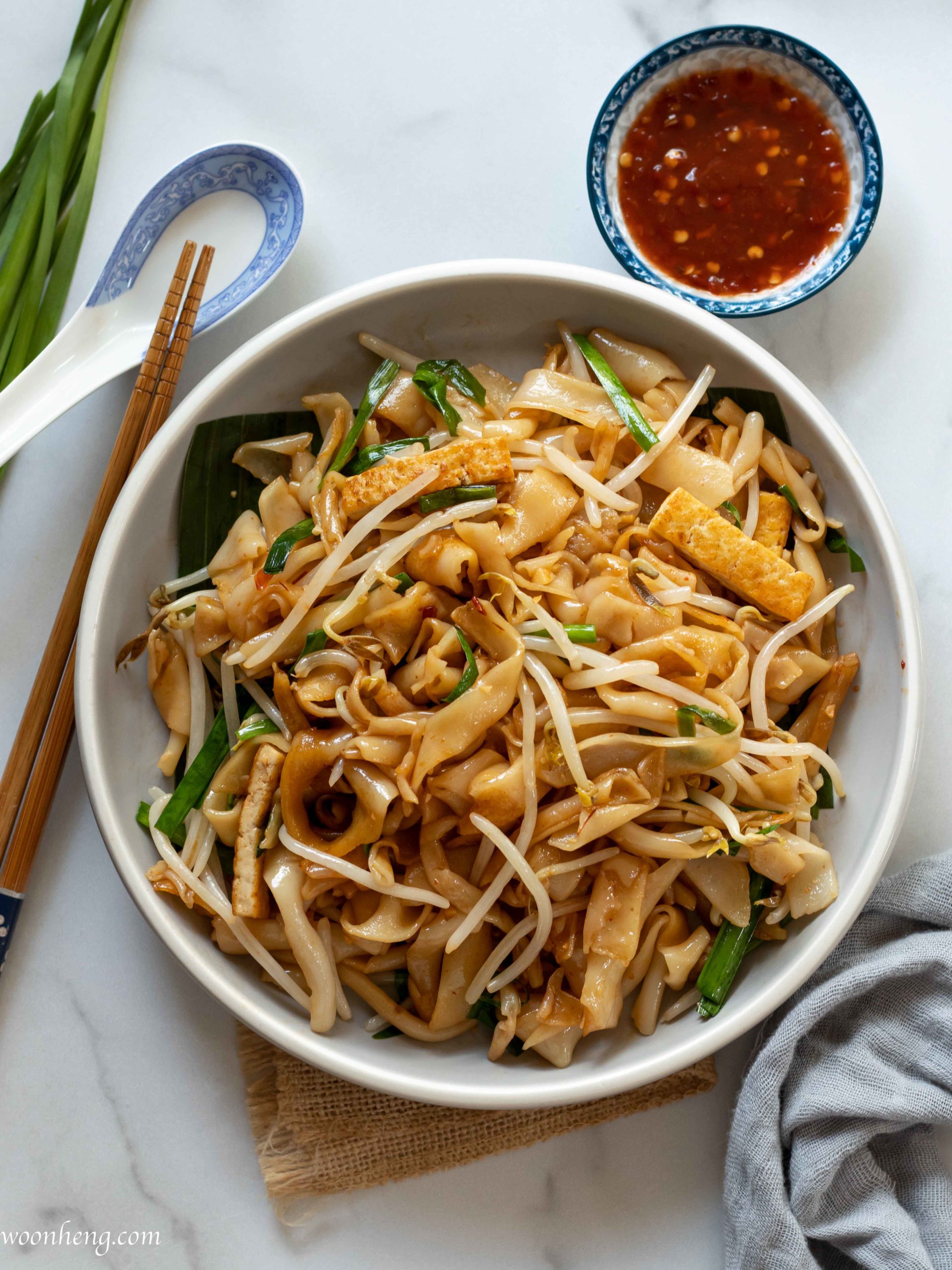 Vegan Char Kuey Teow - Stir-fried Flat Rice Noodles '炒粿条' - WoonHeng