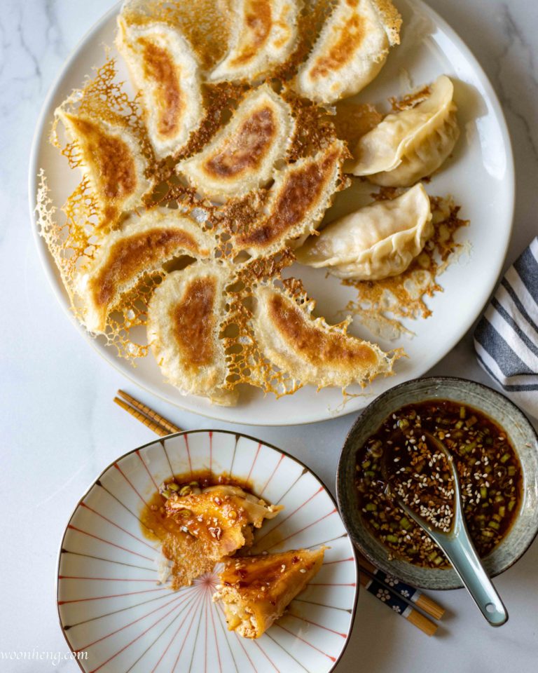 How to make Lacy Potstickers |Crispy skirt Dumpling - WoonHeng