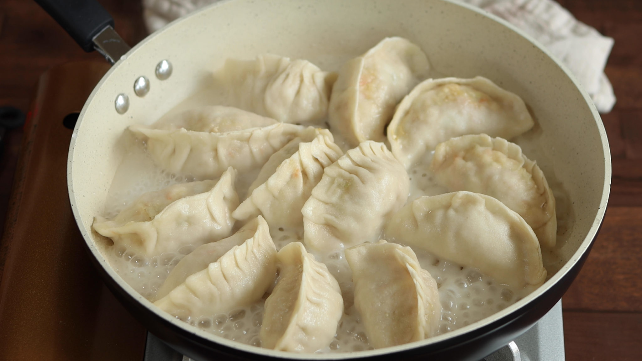 Lacy Potstickers '冰花锅贴' | Crispy Bottom Dumpling - WoonHeng