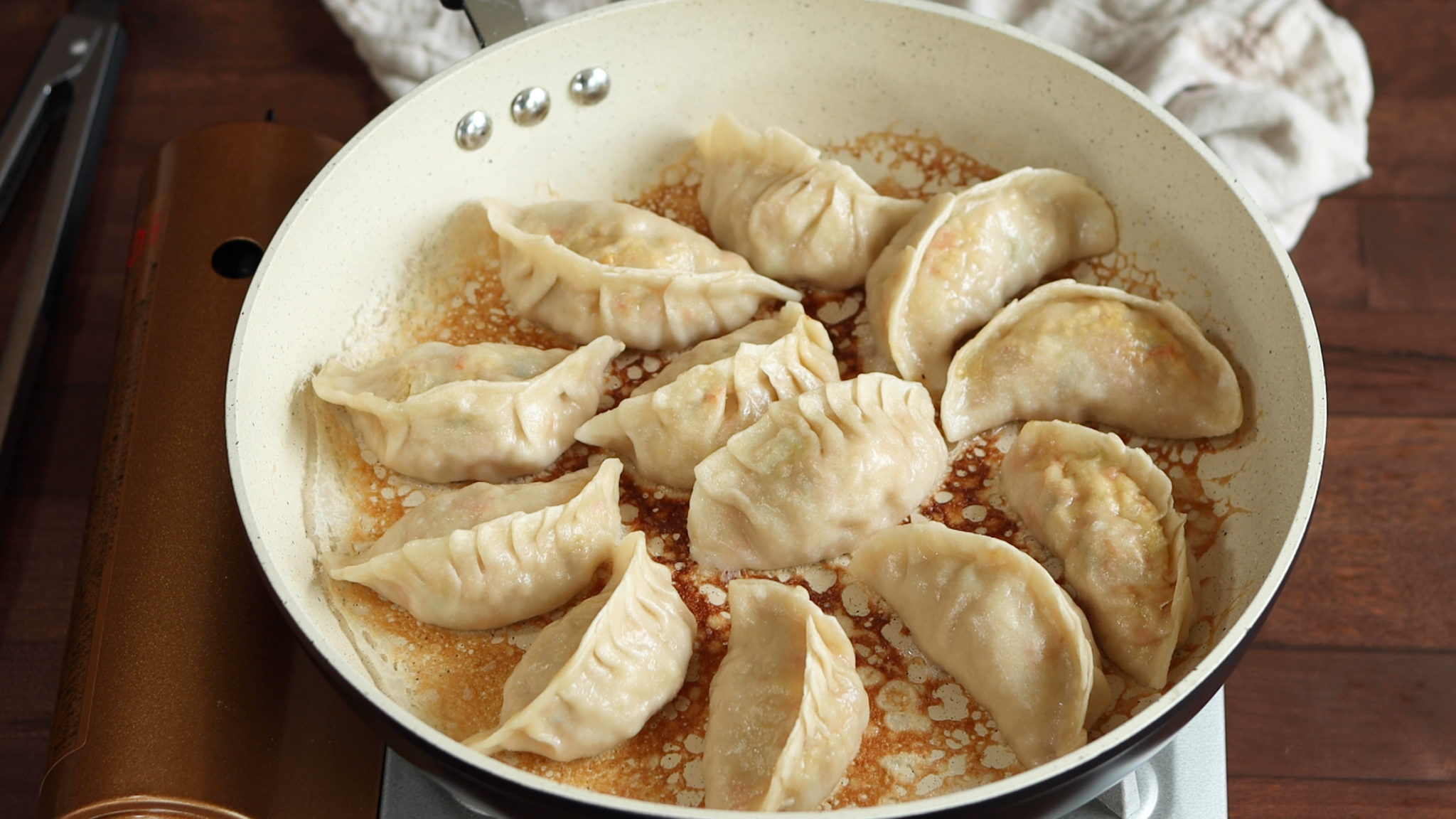Lacy Potstickers '冰花锅贴' | Crispy Bottom Dumpling - WoonHeng