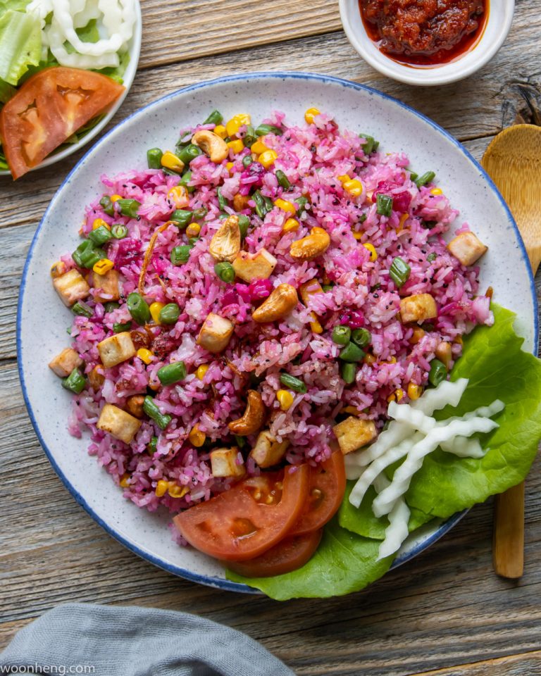 How to Make an Easy Vegan Dragonfruit Fried Rice - WoonHeng