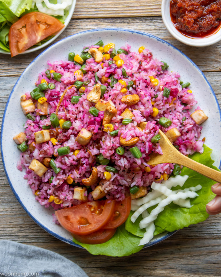 How to Make an Easy Vegan Dragonfruit Fried Rice - WoonHeng
