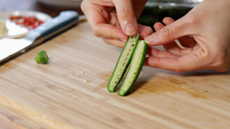 The 15-minute Easy Okra recipe you need now | Spicy - WoonHeng