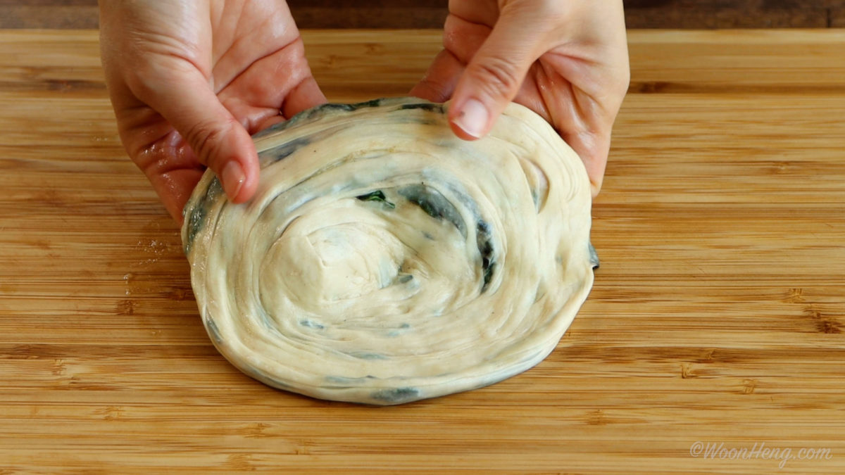How to make crispy Thai Basil pancake (Zhua Bing) - WoonHeng